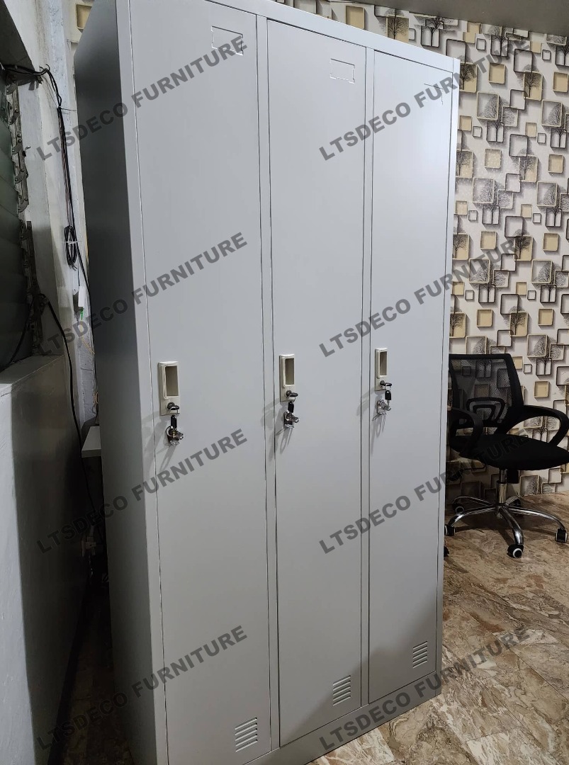 3 DOOR STEEL LOCKER OFFICE PARTITIONS, Furniture & Home Living, Office ...