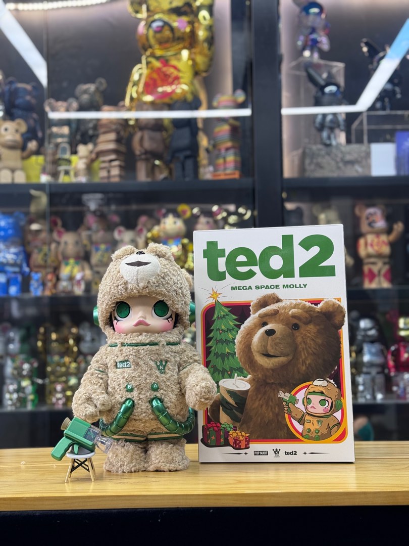 現貨 400% Mega Space Molly Ted 2, 興趣及遊戲, 玩具 & 遊戲類 - Carousell