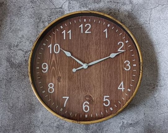 全新 木紋色 時鐘 掛牆鐘 Clock, 傢俬＆家居, 家居裝飾, 時鐘 - Carousell