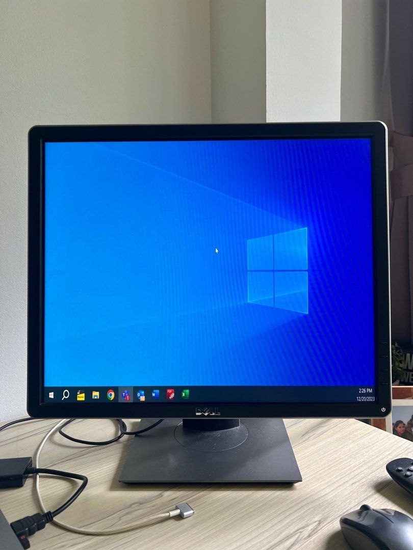 Dell Monitor 19 inch, Computers & Tech, Desktops on Carousell