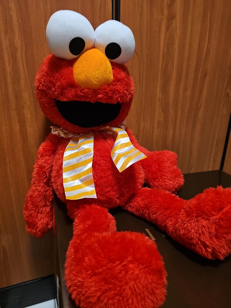 Elmo, Hobbies & Toys, Toys & Games on Carousell