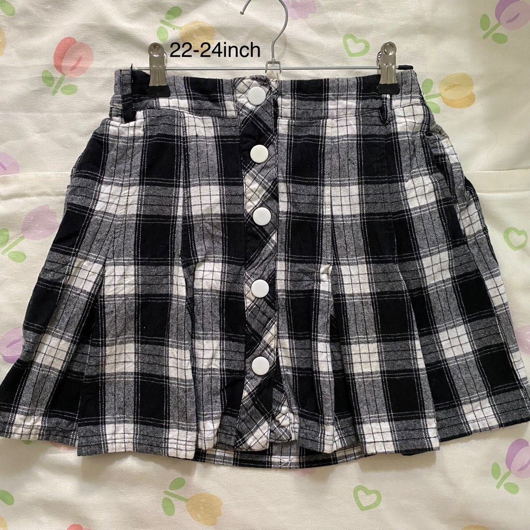Garterize Mini skirt, Women's Fashion, Bottoms, Skirts on Carousell