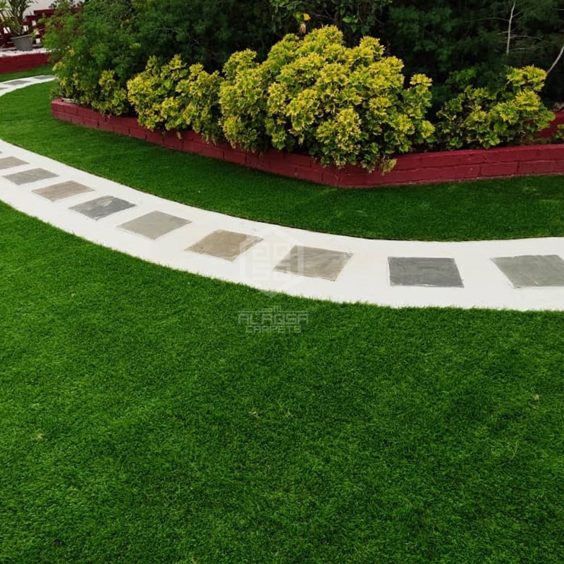 Laman memukau dengan rumput tiruan dari Al Aqsa Carpets, Furniture ...