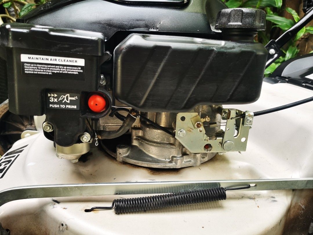lawnmower victa engine powered Briggs and Stratton, Furniture & Home ...