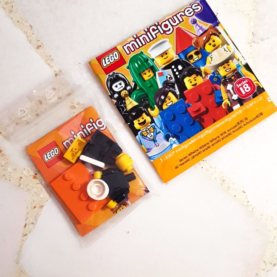 Lego 71021 Minifigures Series 18 - 17 Minifigures including 1978 Police ...