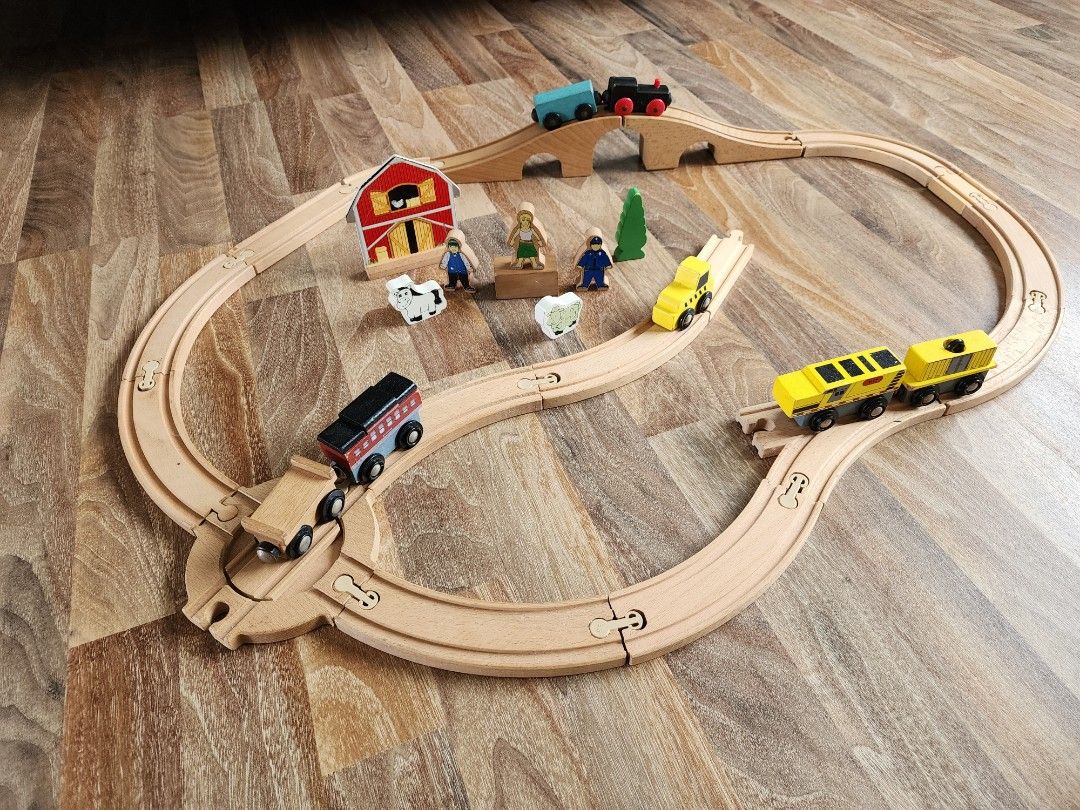 Magna tiles and train set, Hobbies & Toys, Toys & Games on Carousell