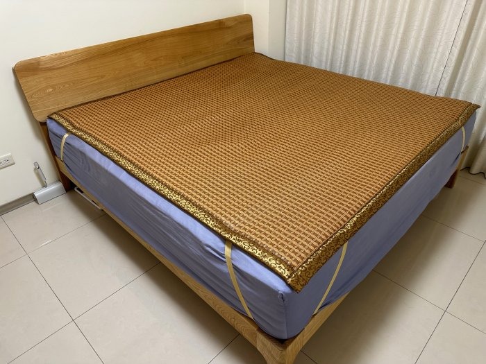 NITORI 實木雙人加大床座 VIK F-2 NA 含英國Airsprung 床墊 桃園龍潭面交自取, 家具及居家用品, 家具, 床架及床墊在旋轉拍賣