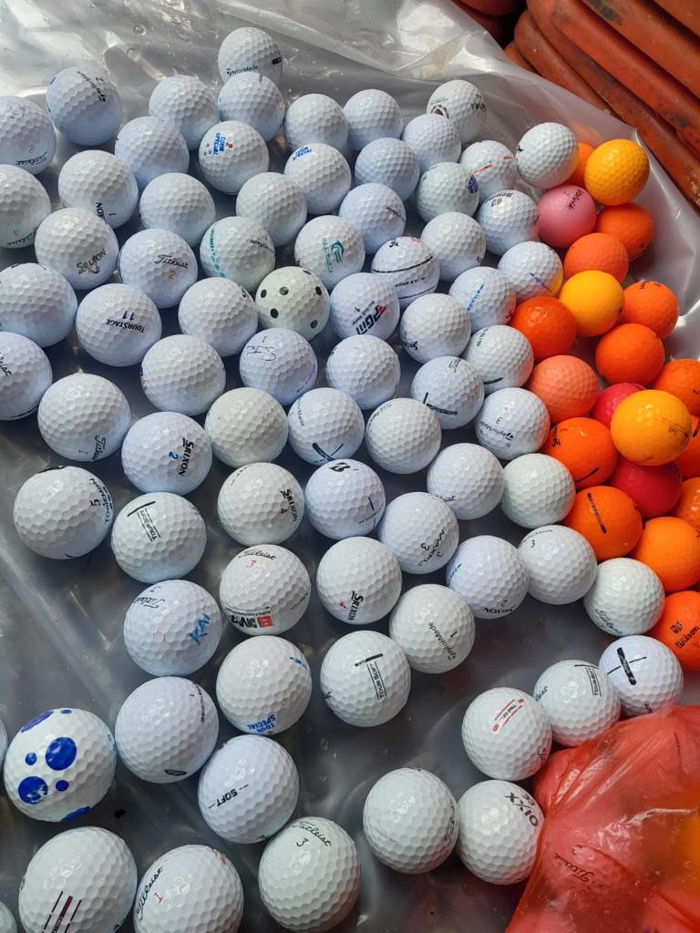 Normal golf balls, Sports Equipment, Sports & Games, Golf on Carousell