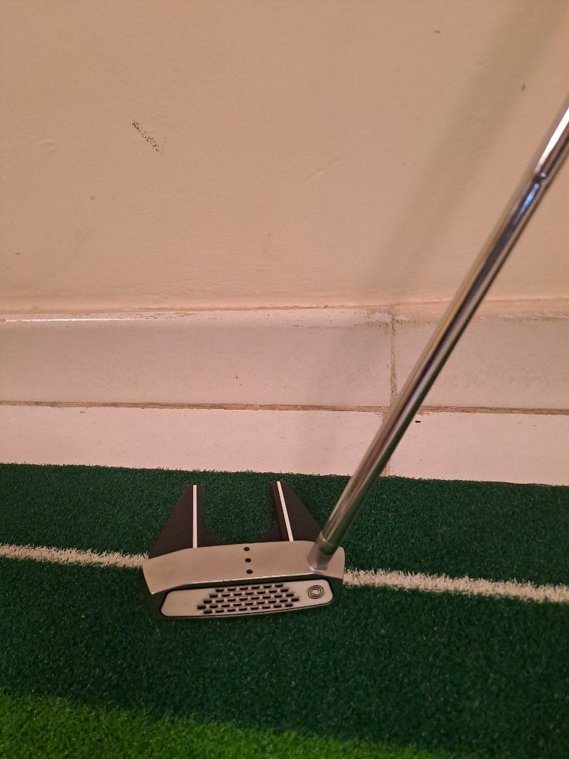 Odyssey stroke Lab #7 putter in good condition. 34 inch comes with ...