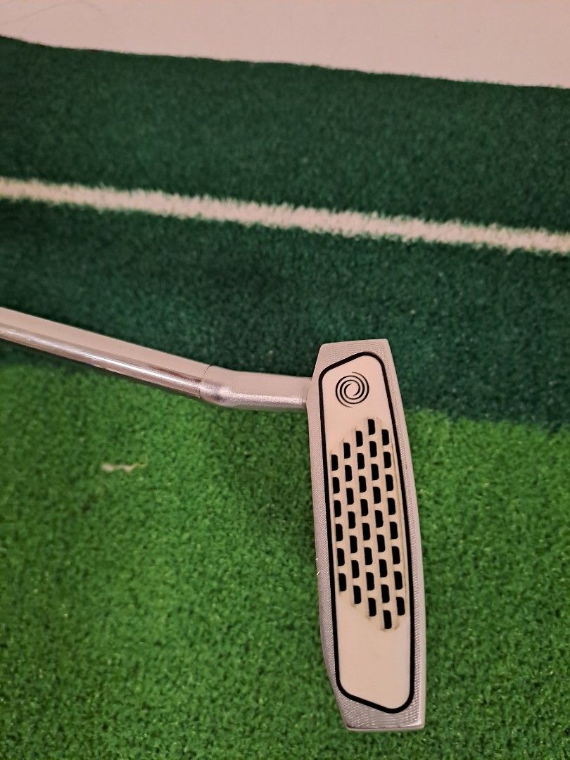 Odyssey stroke Lab #7 putter in good condition. 34 inch comes with ...