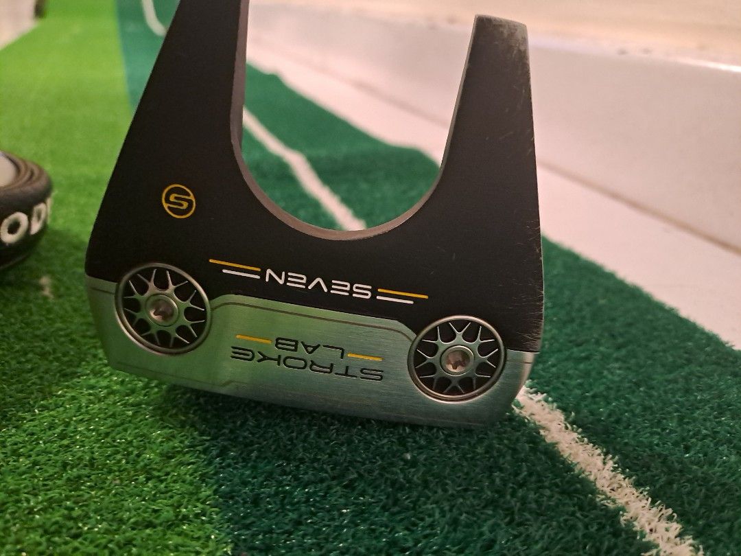 Odyssey stroke Lab #7 putter in good condition. 34 inch comes with ...