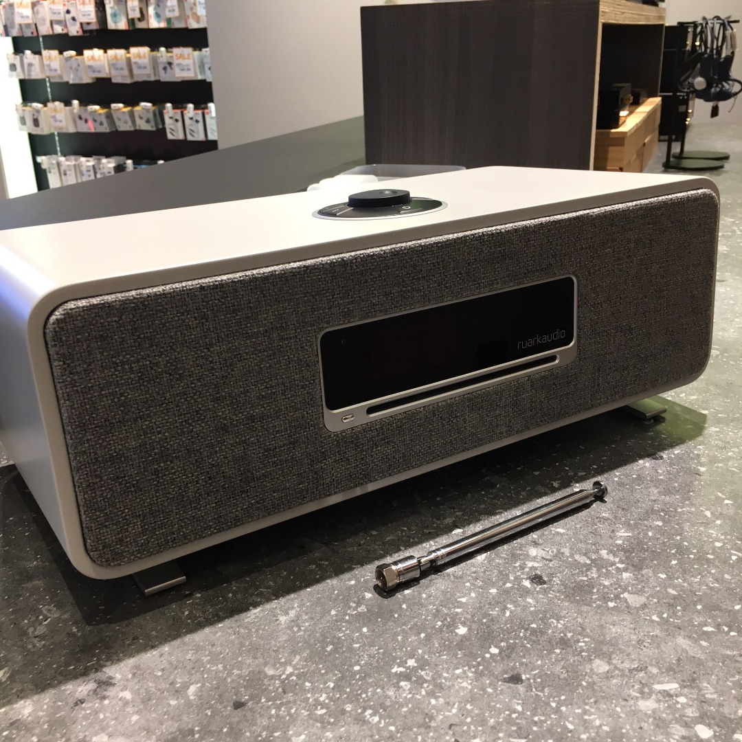 Ruark Audio R3 Compact Music System Wireless Bluetooth Speaker Demo ...