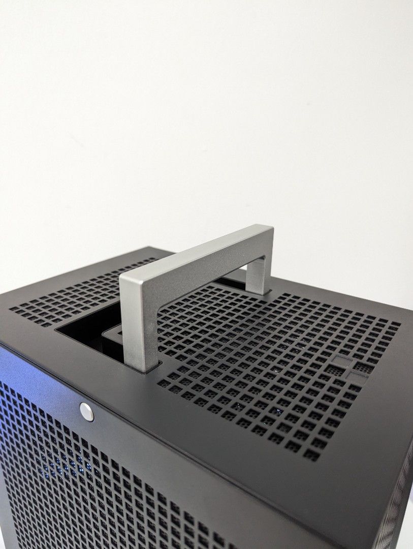 SFX PORTABLE CUSTOM PC - RYZEN 7 2700 + RX 5700XT AMD build, Computers ...