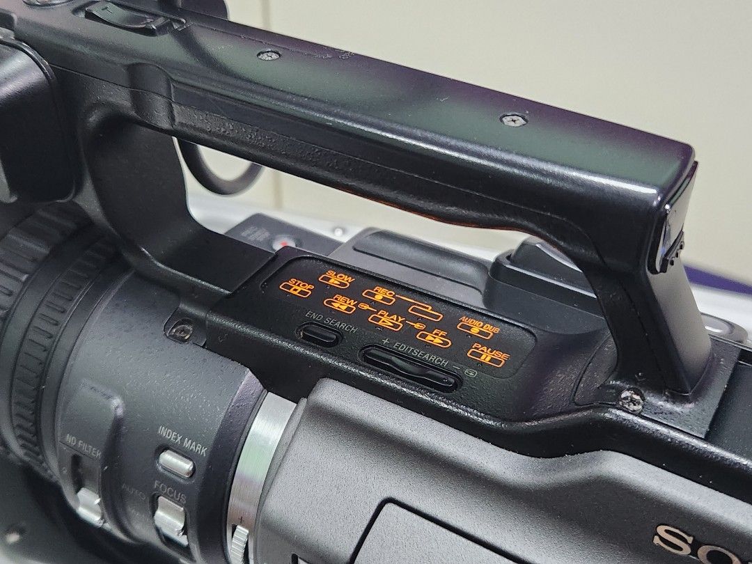 Sony DSR-PD170 3 CCD Professional MiniDV Camcorder with 12x Optical ...