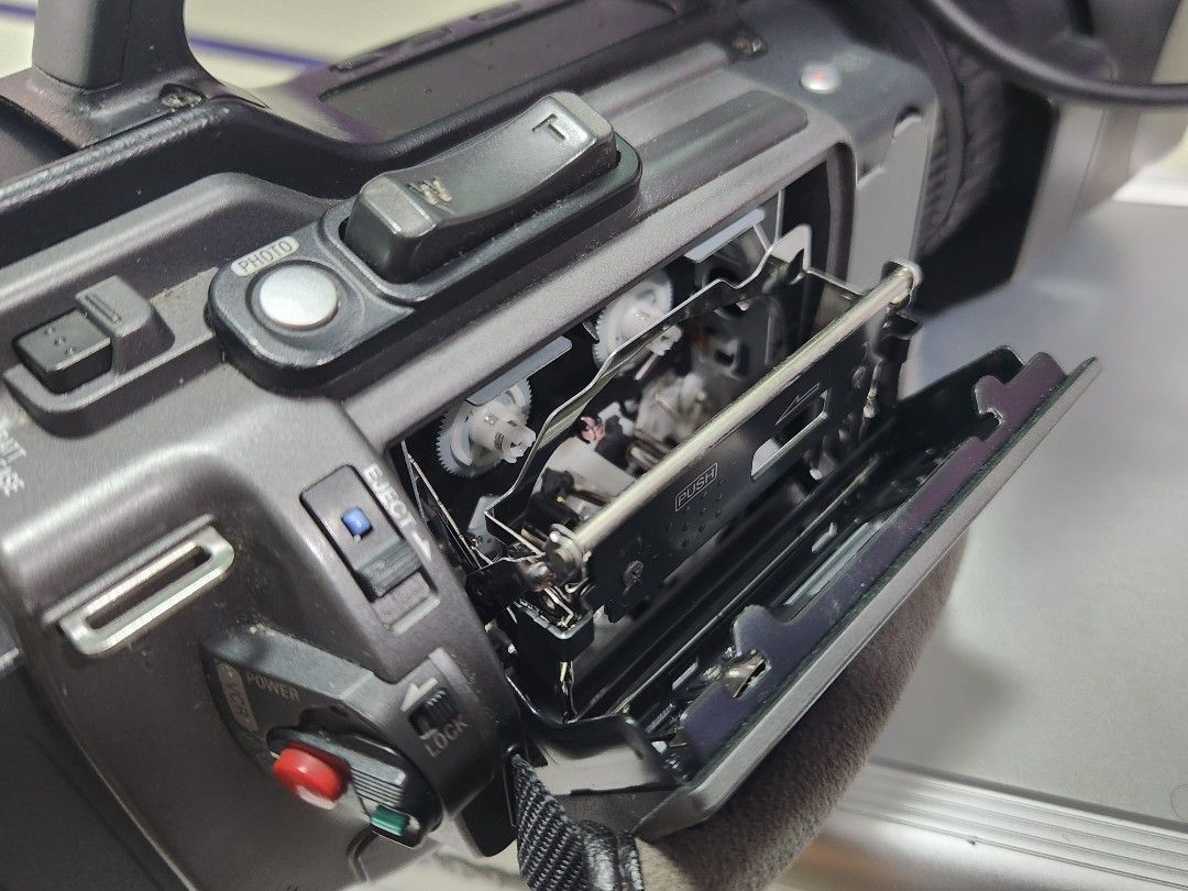 Sony DSR-PD170 3 CCD Professional MiniDV Camcorder with 12x Optical ...