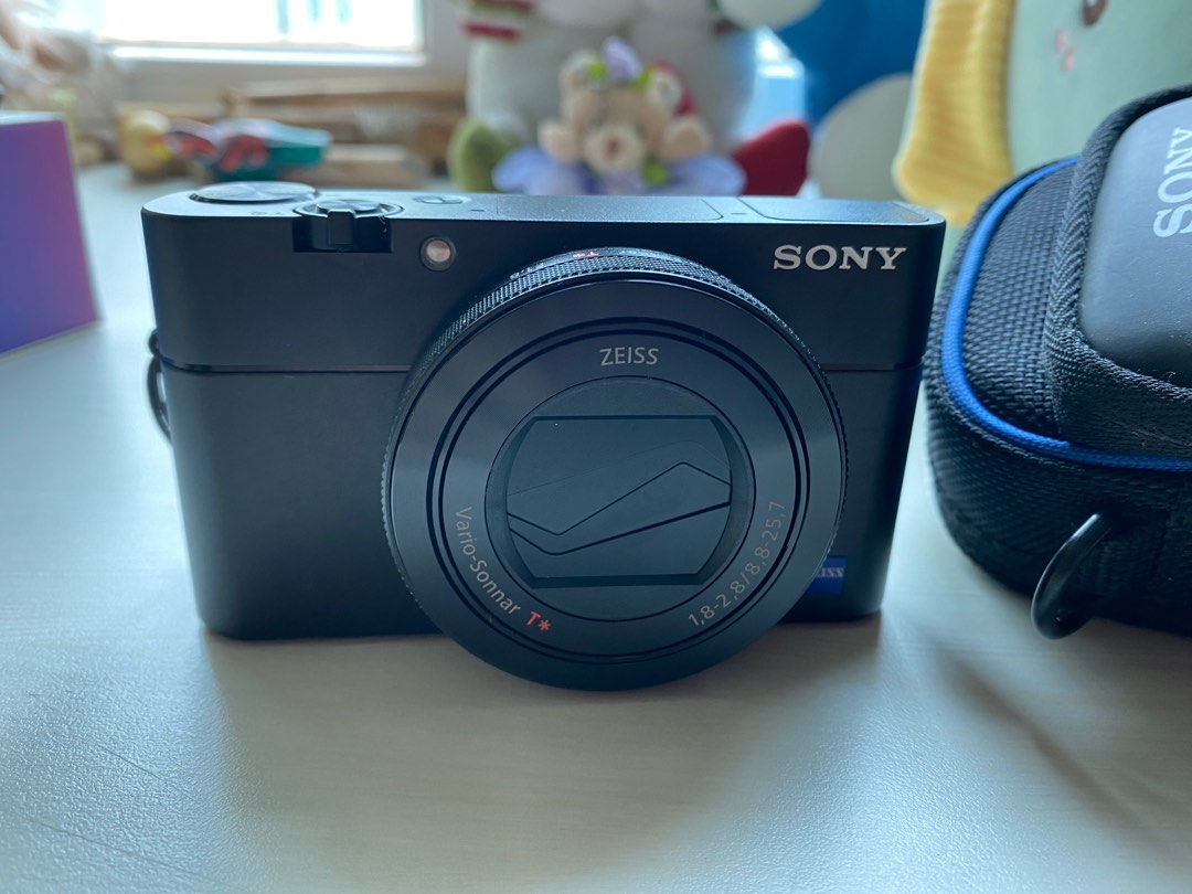 Sony RX100 Mark V, Photography, Cameras on Carousell