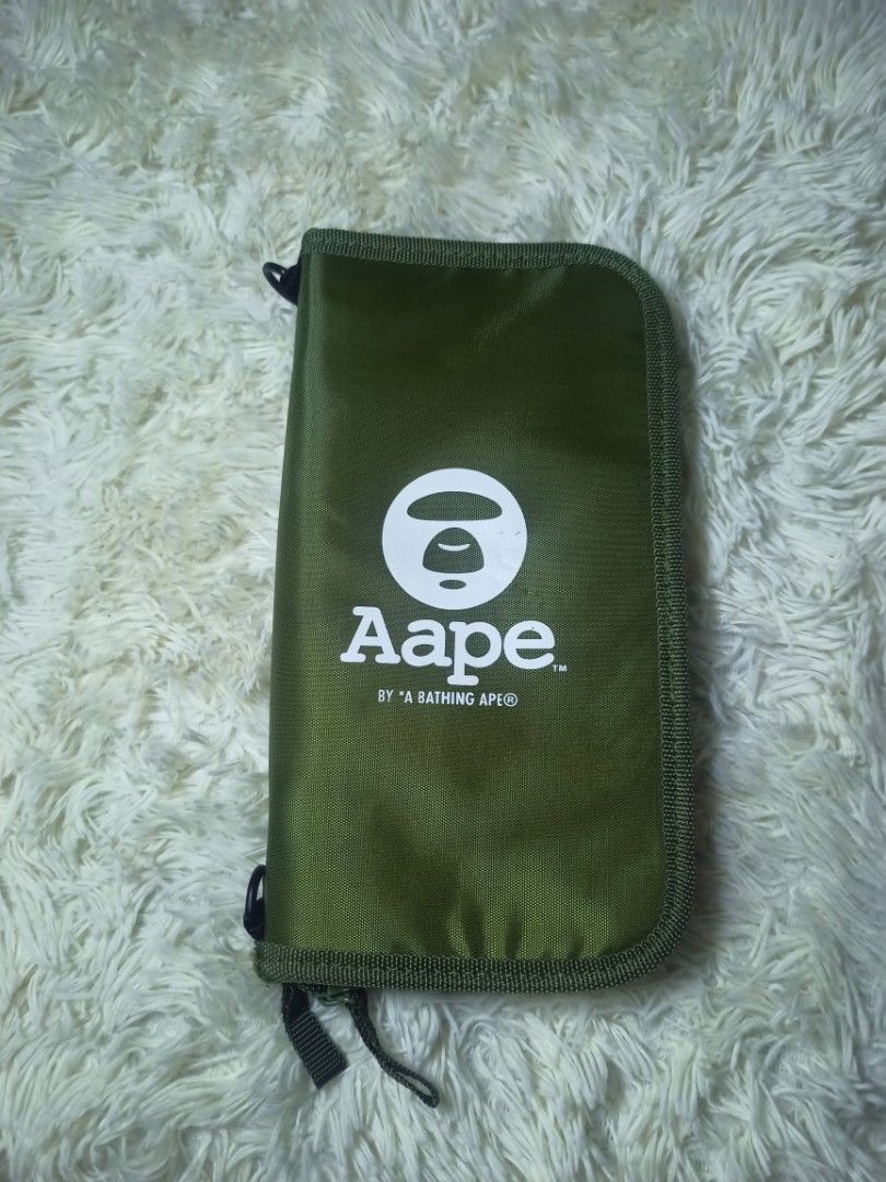 AAPE MULTIPLE PASSPORT CARD HOLDER, Men's Fashion, Watches ...