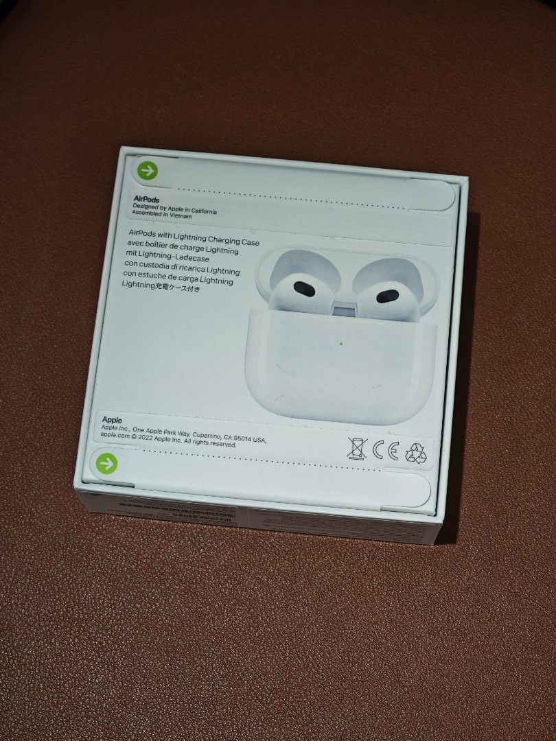 Airpod gen 3 lightning charging case, Audio, Earphones on Carousell