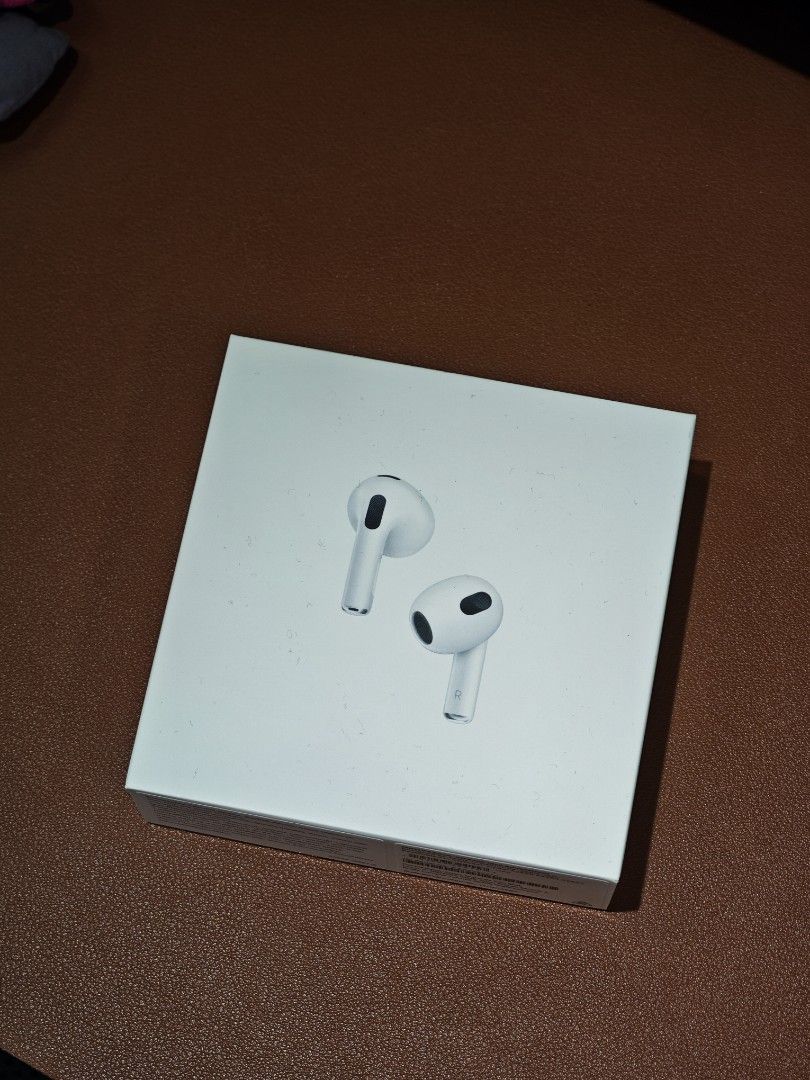 Airpod gen 3 lightning charging case, Audio, Earphones on Carousell