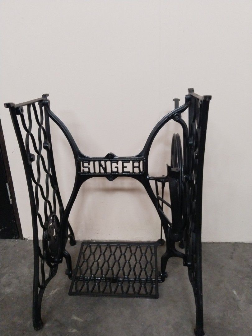 Antique singer sewing machine leg, Hobbies & Toys, Collectibles ...