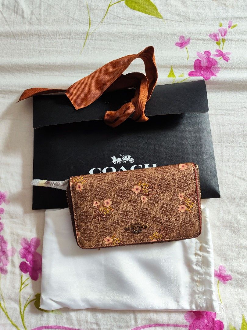 Brand new Coach Wallet for sale!, Women's Fashion, Bags & Wallets ...