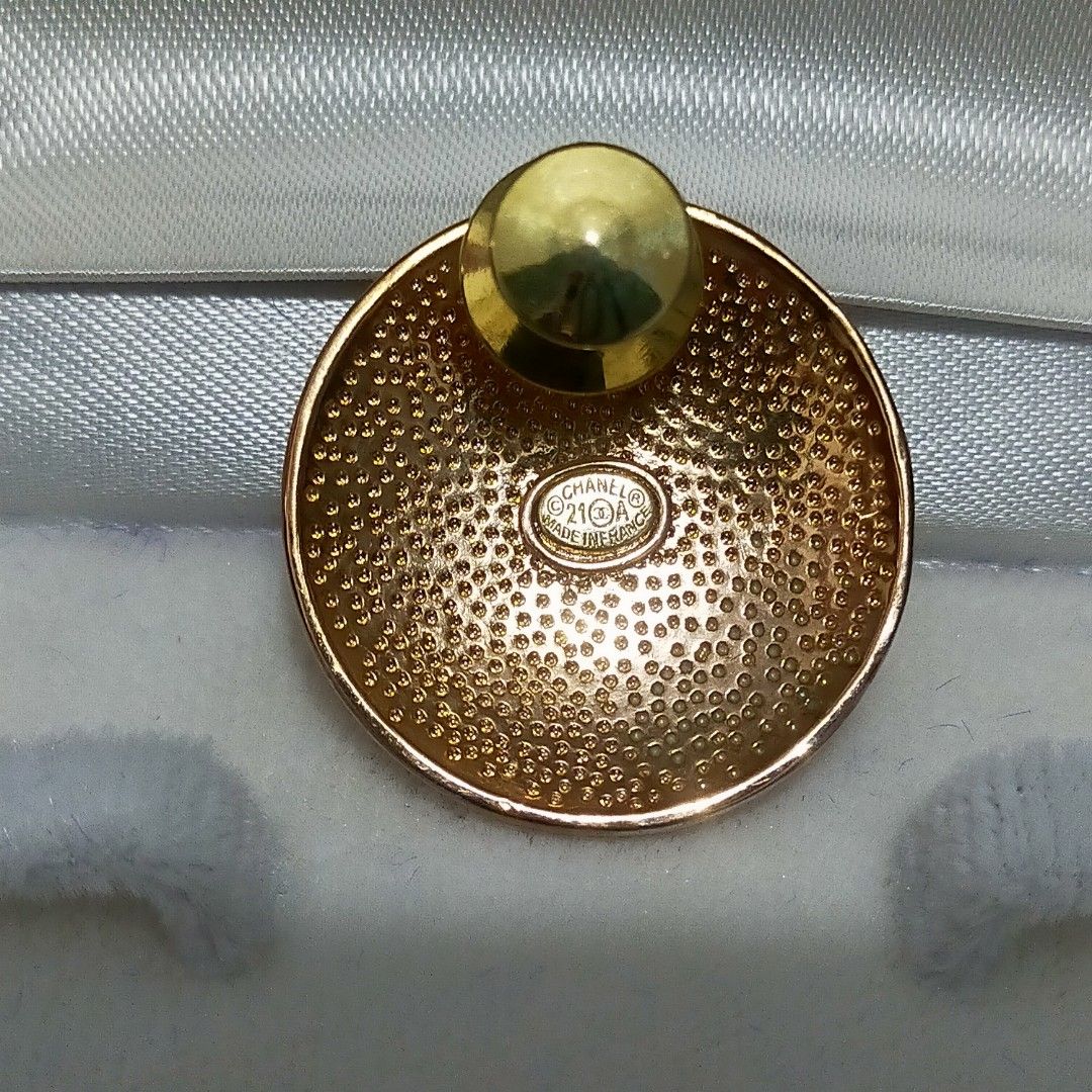 Chanel tack pin, Men's Fashion, Watches & Accessories, Jewelry on Carousell