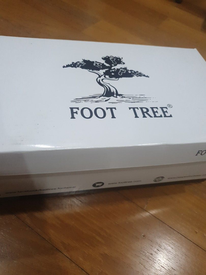 Foot tree shoes, Women's Fashion, Footwear, Boots on Carousell