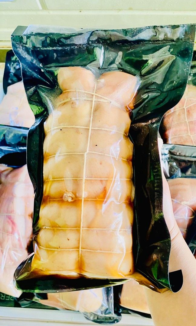 Lechon roll 700-800 grams, Food & Drinks, Chilled & Frozen Food on ...