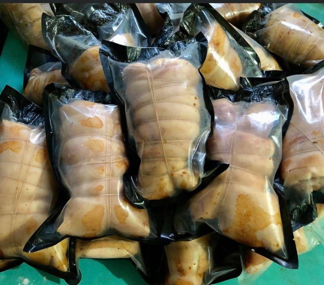 Lechon roll 700-800 grams, Food & Drinks, Chilled & Frozen Food on ...