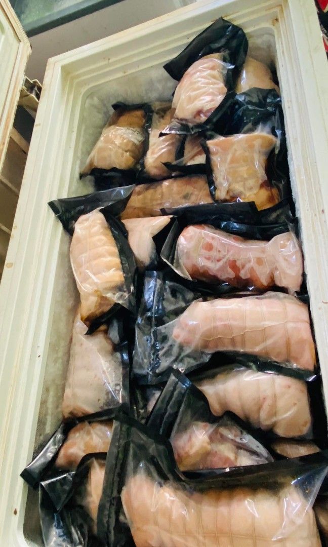 Lechon roll 700-800 grams, Food & Drinks, Chilled & Frozen Food on ...