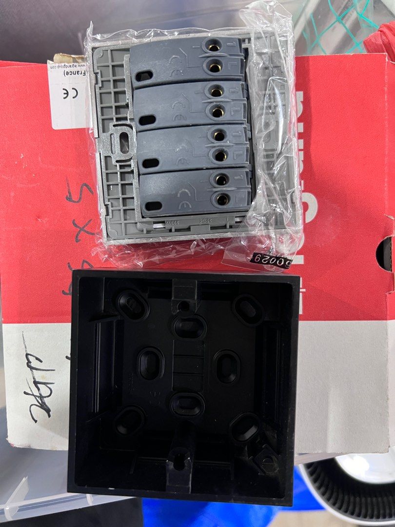 Legrand 4 way Gang switch with cover, TV & Home Appliances, Electrical ...