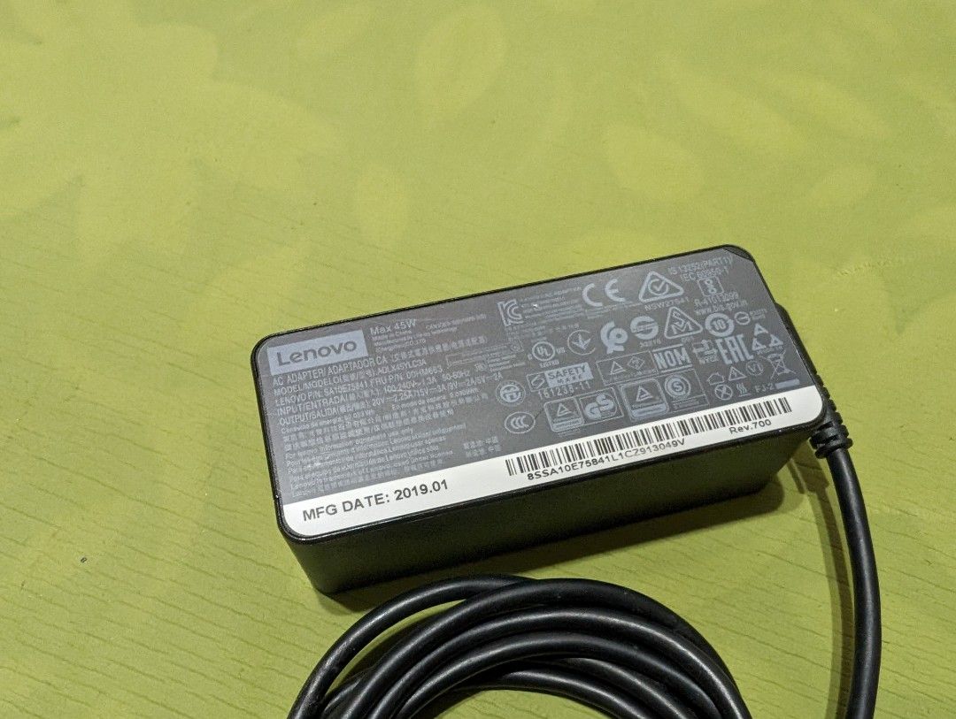 Lenovo 45W 標準AC 整流器(USB Type-C) Charger, 電腦及科技產品, 電腦周邊產品, 電腦充電器在旋轉拍賣