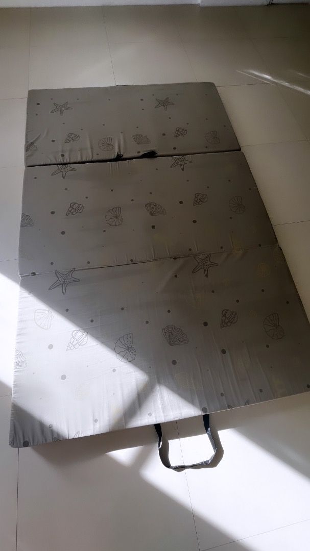 Mandaue Foam Mega Fold and Keep Mattress, Furniture & Home Living ...