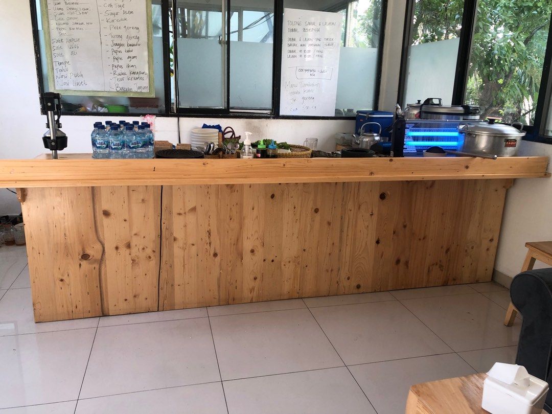 Meja display resto, Perabotan Rumah di Carousell