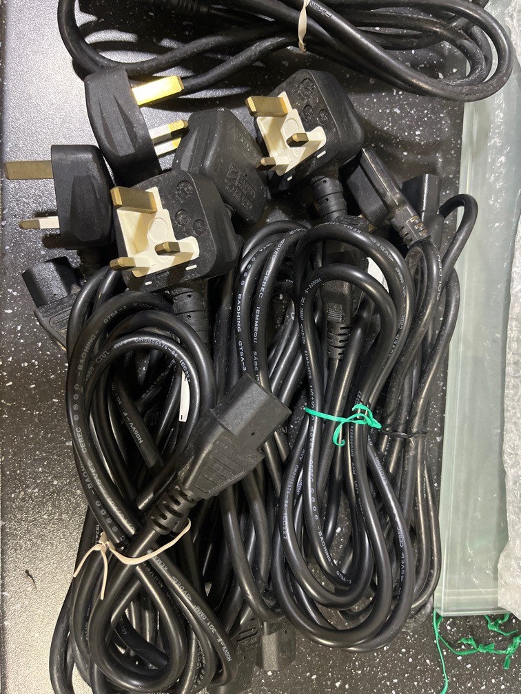 Monitor & CPU cable plug, Computers & Tech, Parts & Accessories, Cables ...