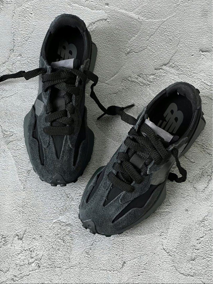 New balance 327 WCD Phantom Black U327WCD 黑色, 男裝, 鞋, 波鞋 - Carousell