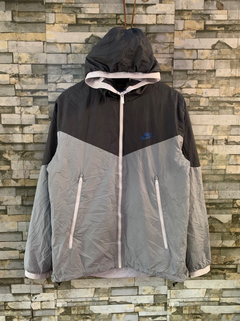 nike two tone windbreaker jacket, Men's Fashion, Activewear on Carousell