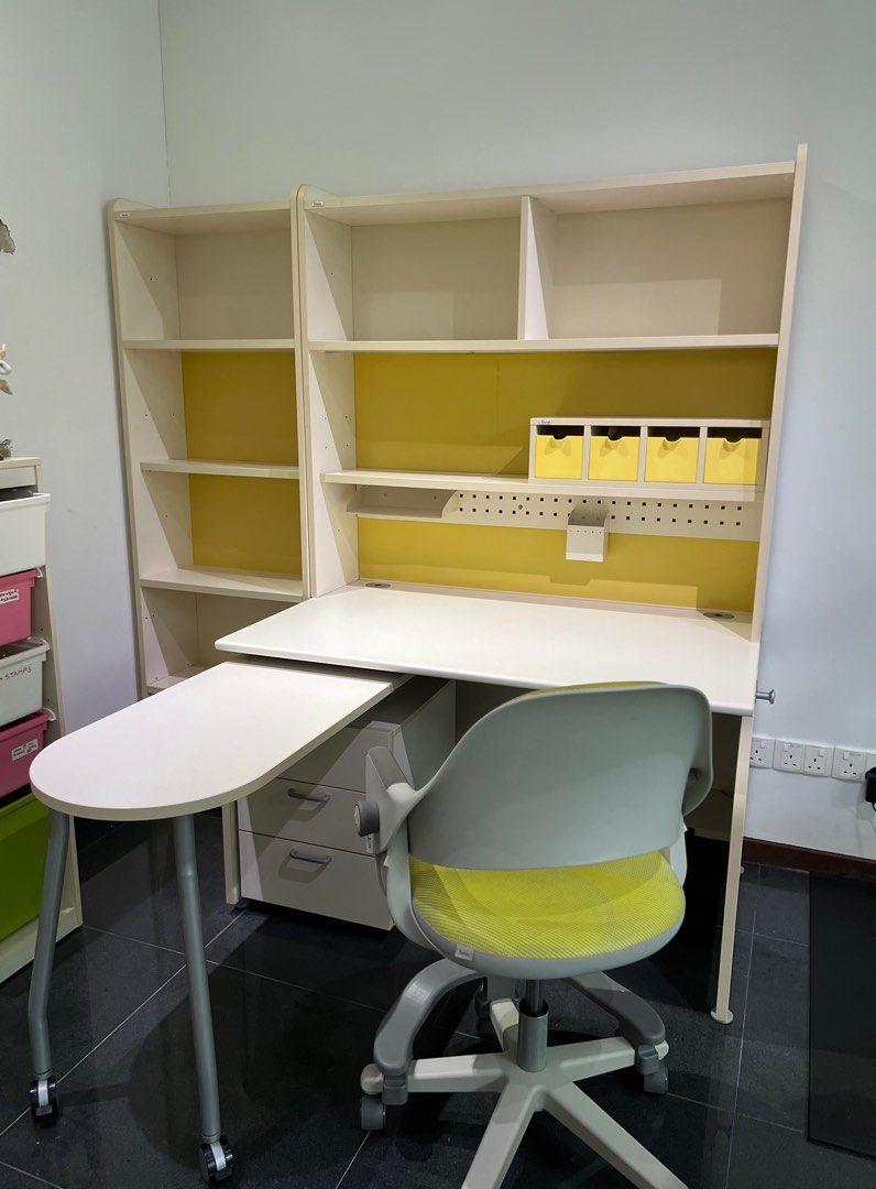 Rare Korean (iloom) kids desk set with matching bookshelf and chair ...