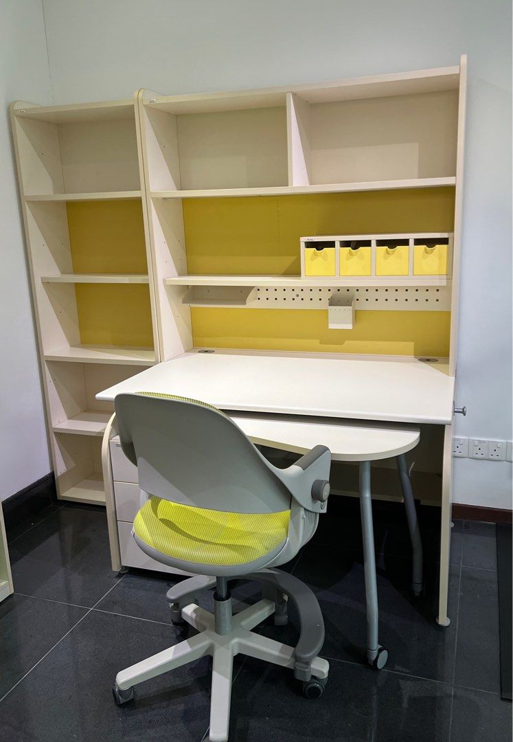 Rare Korean (iloom) kids desk set with matching bookshelf and chair ...
