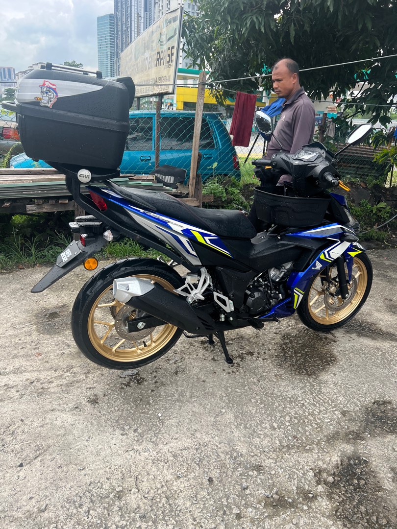 Rs150 v2 tahun 2020, Motorbikes on Carousell