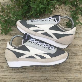 500+ harga terjangkau untuk "thrift sepatu" | Carousell Indonesia