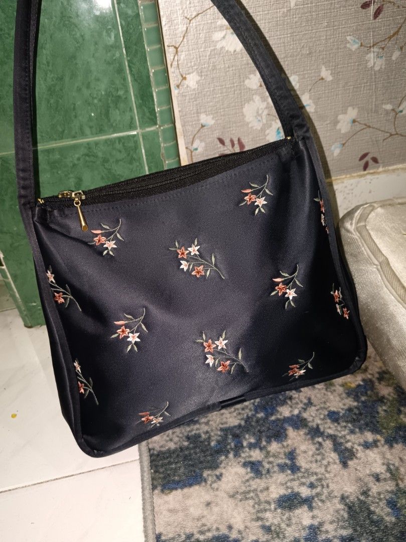 Solder bag bunga sulam, Women's Fashion, Bags & Wallets, Shoulder Bags ...