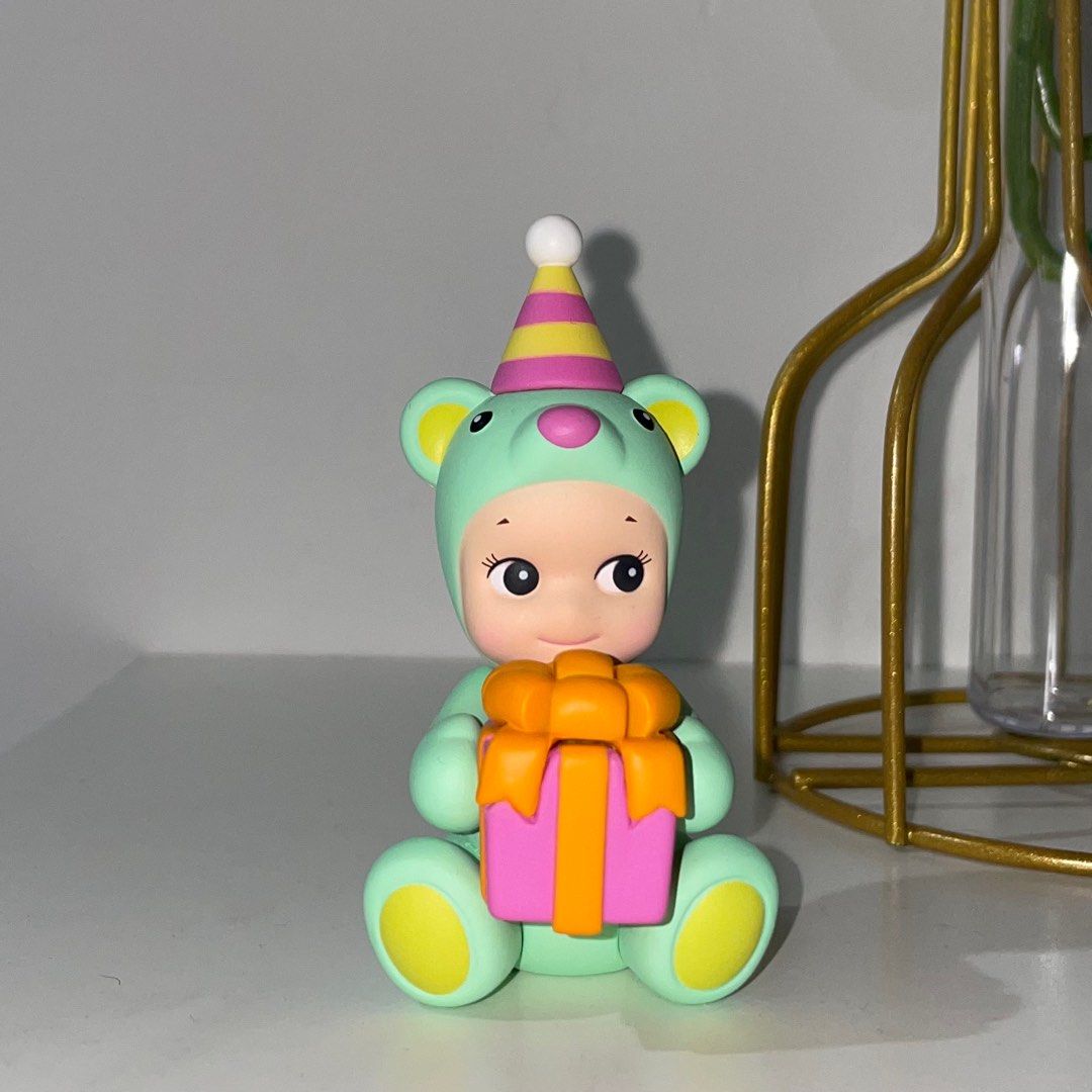 Sonny Angel Birthday Bear Dupe (Present Hug), Hobbies & Toys, Toys ...