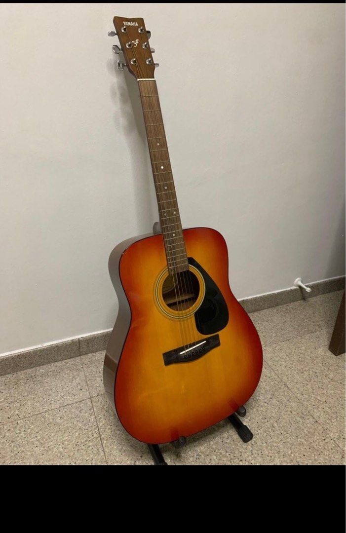 Yamaha Acoustic guitar F310 beginner friendly, Hobbies & Toys, Music ...