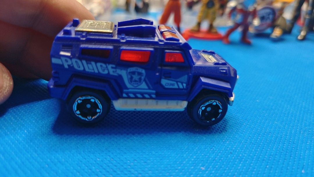 Zuru road raider police truck loose, Hobbies & Toys, Toys & Games on ...