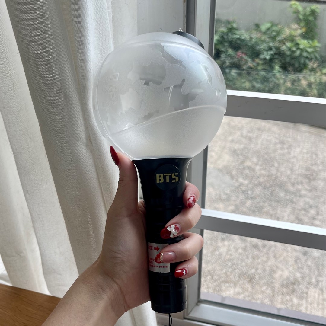 98% NEW | BTS Army Bomb Light Stick Ver.1 手燈, 興趣及遊戲, 收藏品及紀念品, 韓流 ...