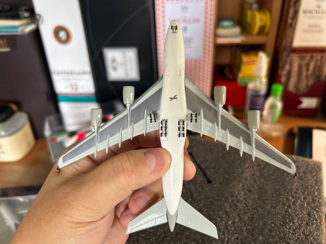 Airplane diecast 1:500 Airbus A380 Qatar Airways, Hobbies & Toys, Toys ...
