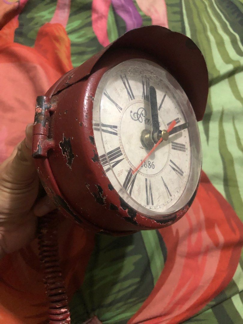 Art deco metal spring neck desk clock, Hobbies & Toys, Memorabilia ...