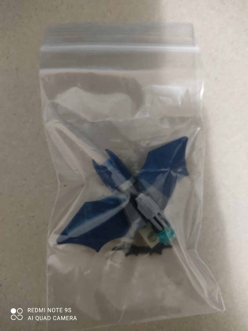 Batman minifigure sale Lego includes all the weapon and even the ...