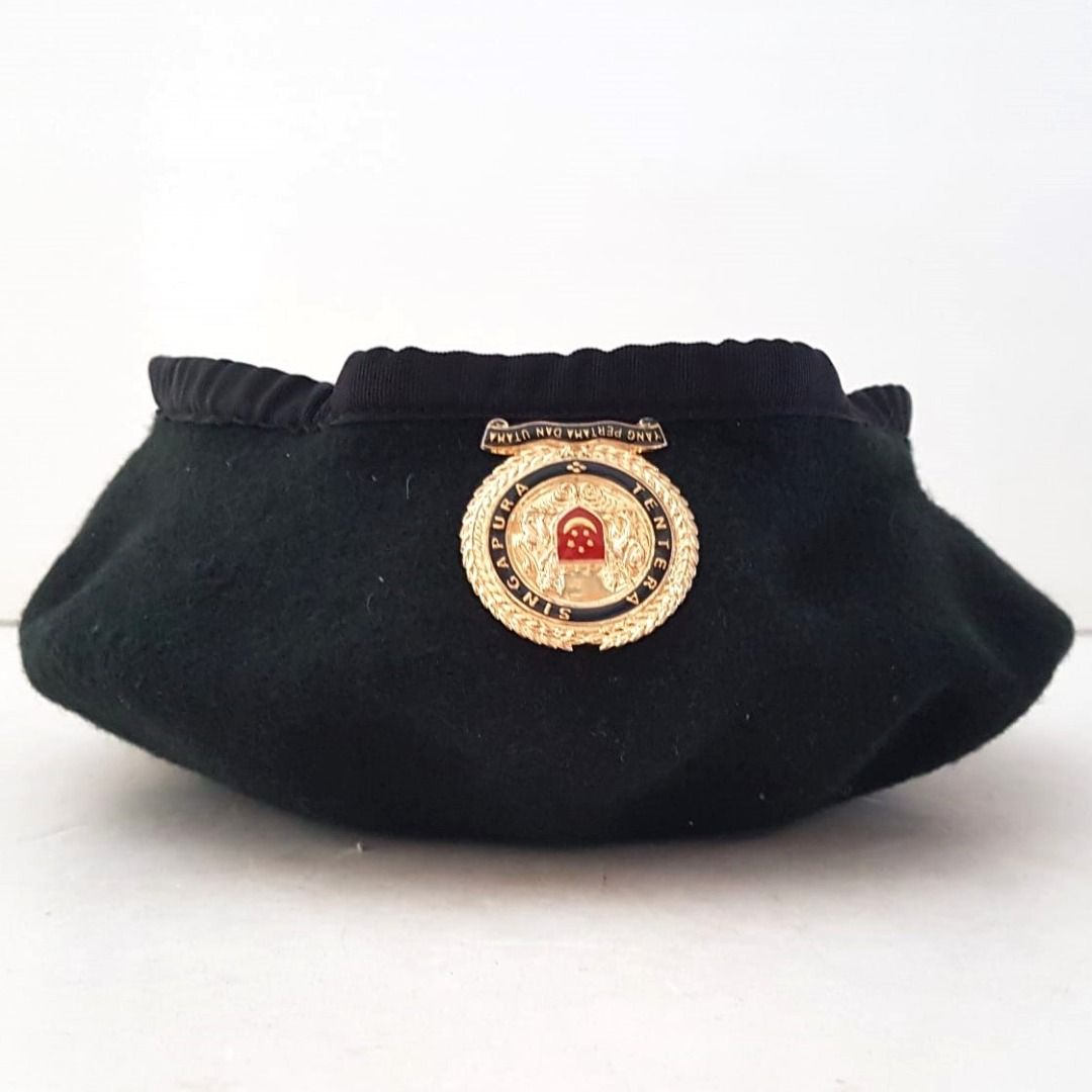 BLUE SAF Beret with Crest, Size 7, Rare Collectibles, Singapore Armed ...